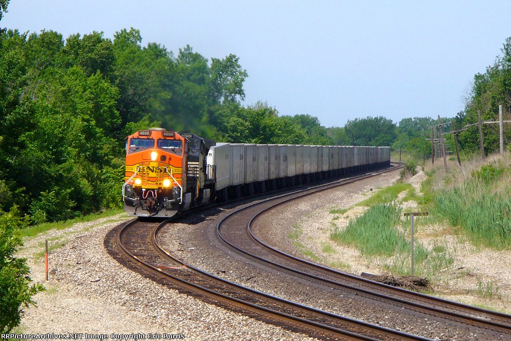 BNSF 4699 eastbound